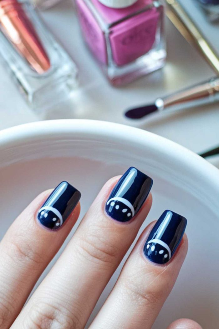 10 Inspiring Cat Eye Nail Art Trends 2025
